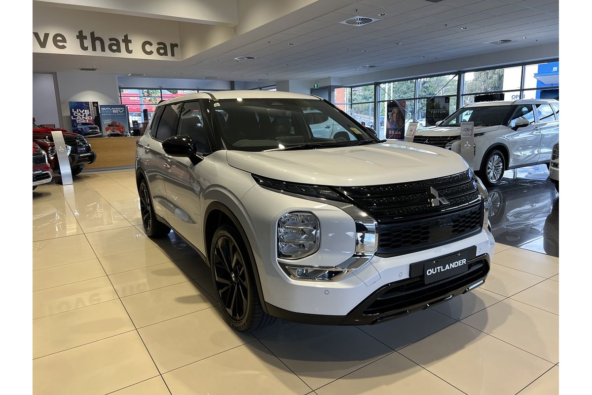 2024 Mitsubishi ZM Outlander LS BLACK 2.5L CVT 2WD 7ST $47,530 - Local Motor Group