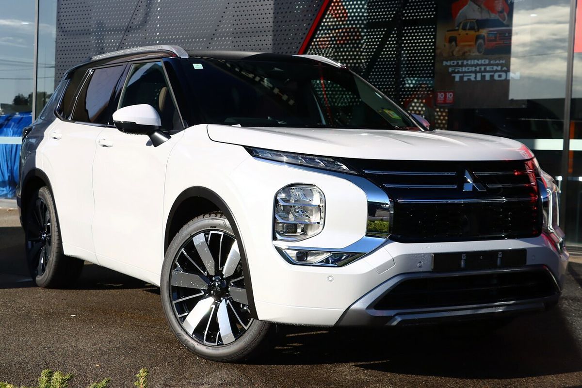 SOLD 2025 Mitsubishi Outlander Exceed Tourer in WHITE DIAMOND | New SUV ...