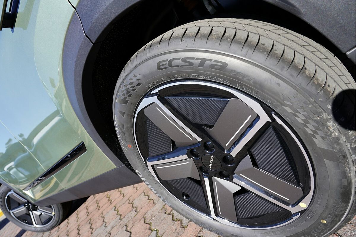 SOLD 2025 Jaecoo J7 SHS Summit in Forest Green | New SUV | Victoria ...