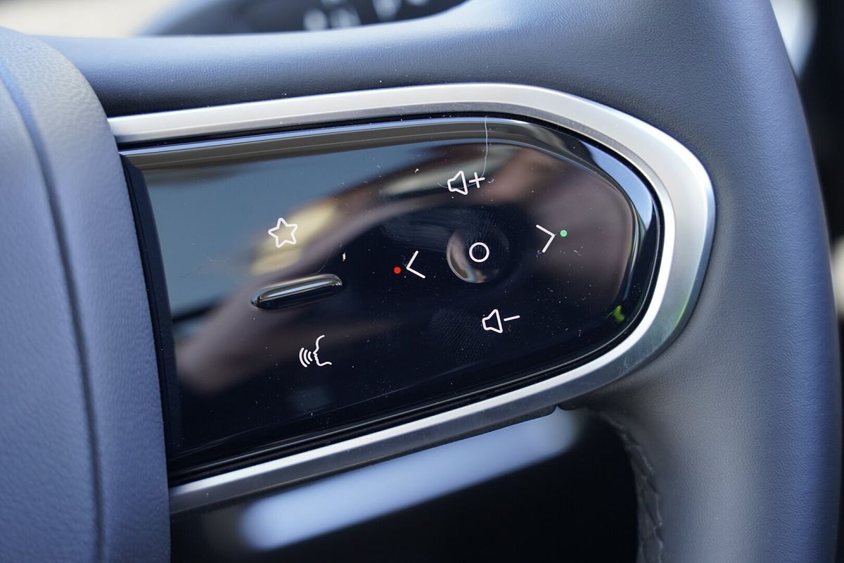 SOLD 2025 Jaecoo J7 SHS Summit in Forest Green | New SUV | Victoria ...