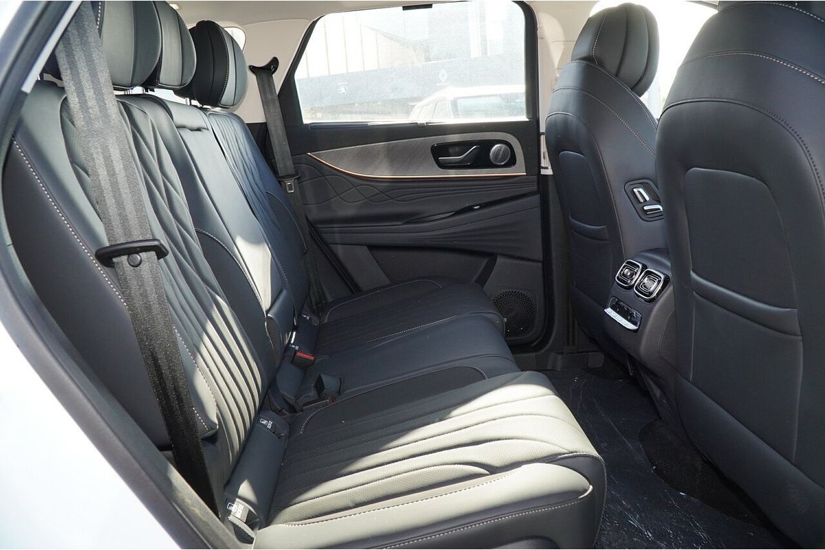 2025 Jaecoo J8 Track in Arctic White | Demo SUV | Victoria Park WA ...