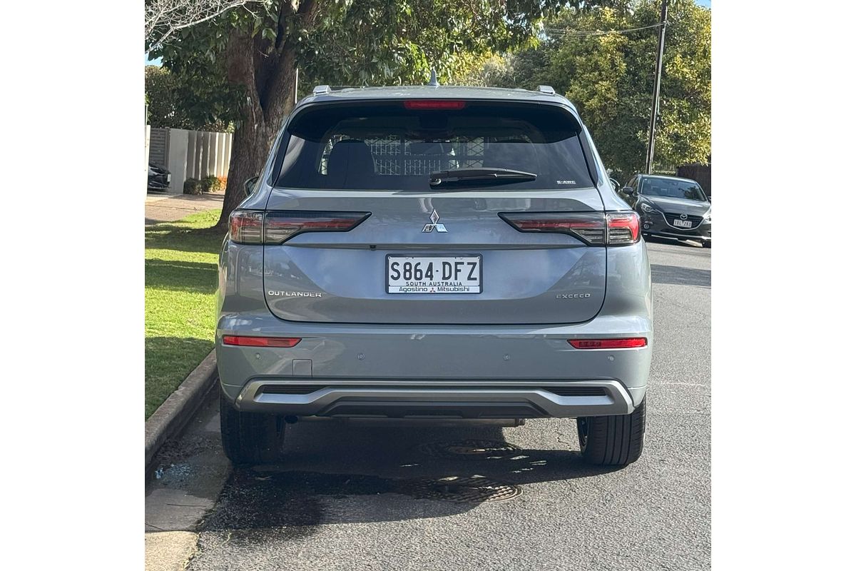 SOLD 2025 Mitsubishi Outlander Exceed in U35 MOONSTONE GREY | Demo SUV ...