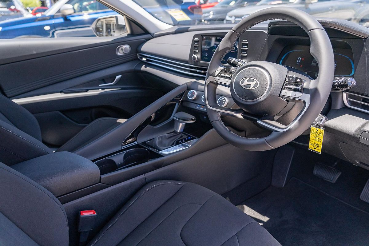 2025 Hyundai i30 in White | Demo Sedan | Stock #4104571 | Hillcrest QLD ...