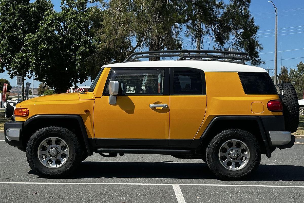 2016 Toyota FJ Cruiser in Hornet Yellow + White Roof | Used SUV | Stock ...