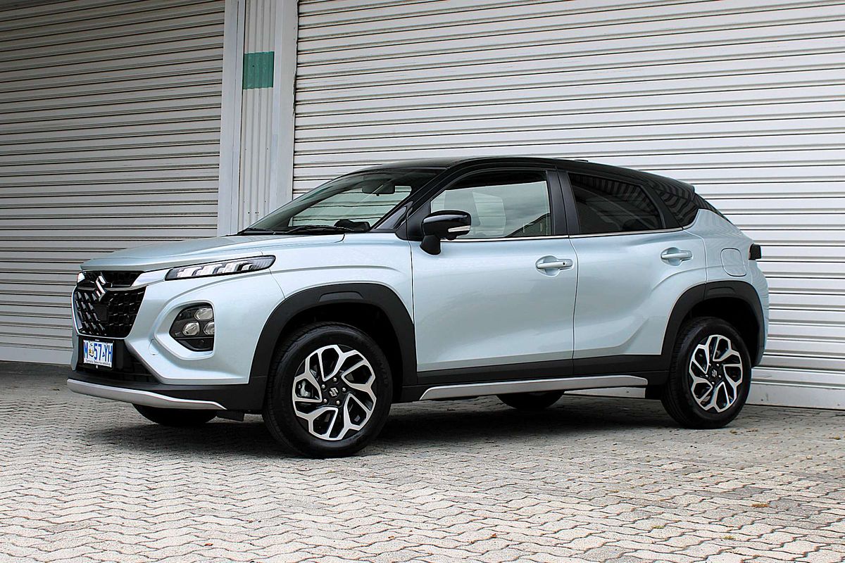 SOLD 2025 Suzuki Fronx Hybrid in SPLENDID SILVER/BLACK ROOF | Demo SUV ...