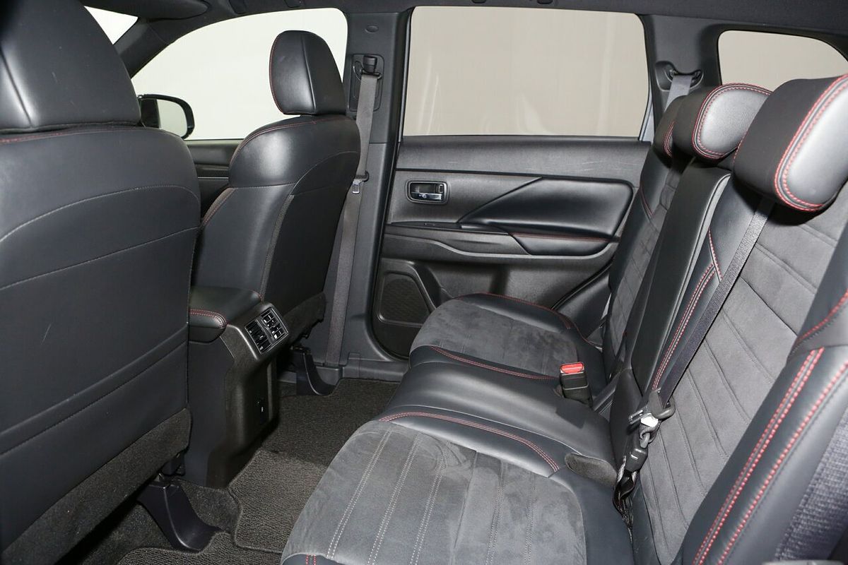 SOLD 2019 Mitsubishi Outlander Black Edition in Grey | Used SUV | Stock ...