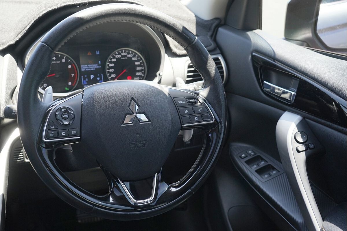 SOLD 2019 Mitsubishi Eclipse Cross Exceed in SILVER OR CHROME | Used ...