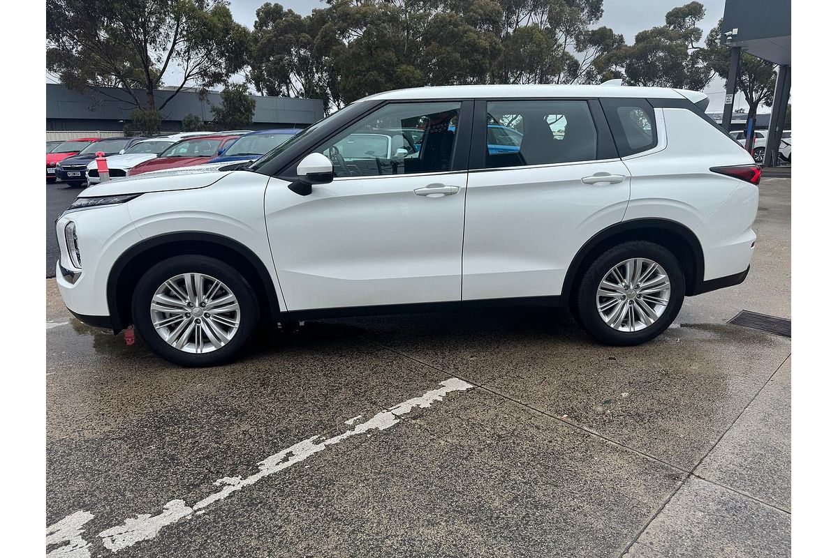 SOLD 2022 Mitsubishi Outlander ES in White | Used SUV | Stock #MU24723 ...