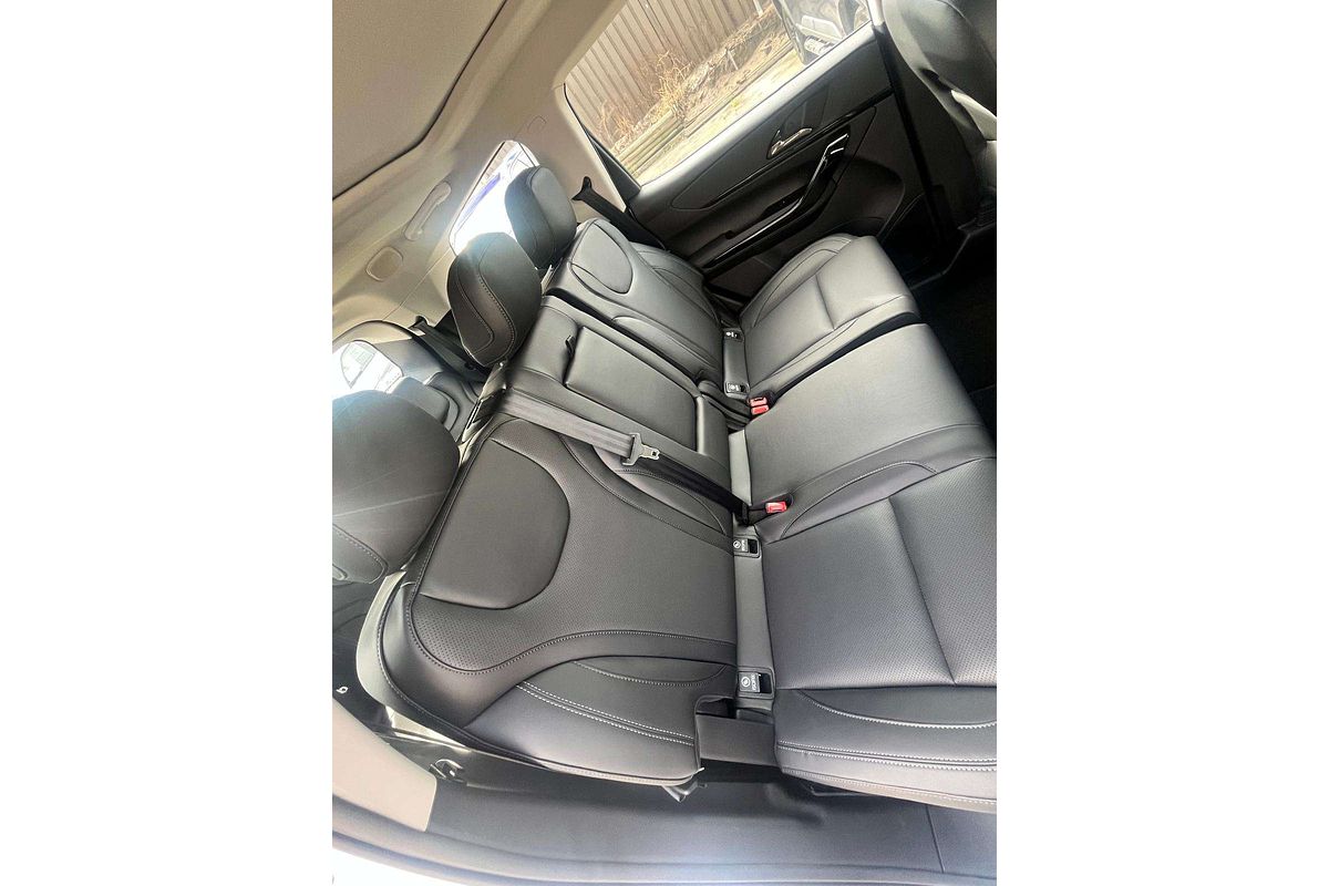 SOLD 2025 Mahindra XUV700 AX7L in Everest White | New SUV | Stock # ...