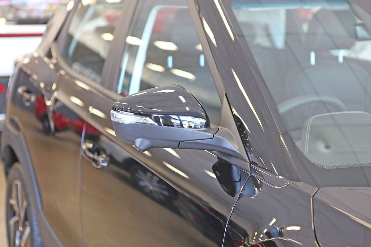SOLD 2025 Mahindra XUV3XO AX7L in Stealth Black + Galvano Grey | New ...