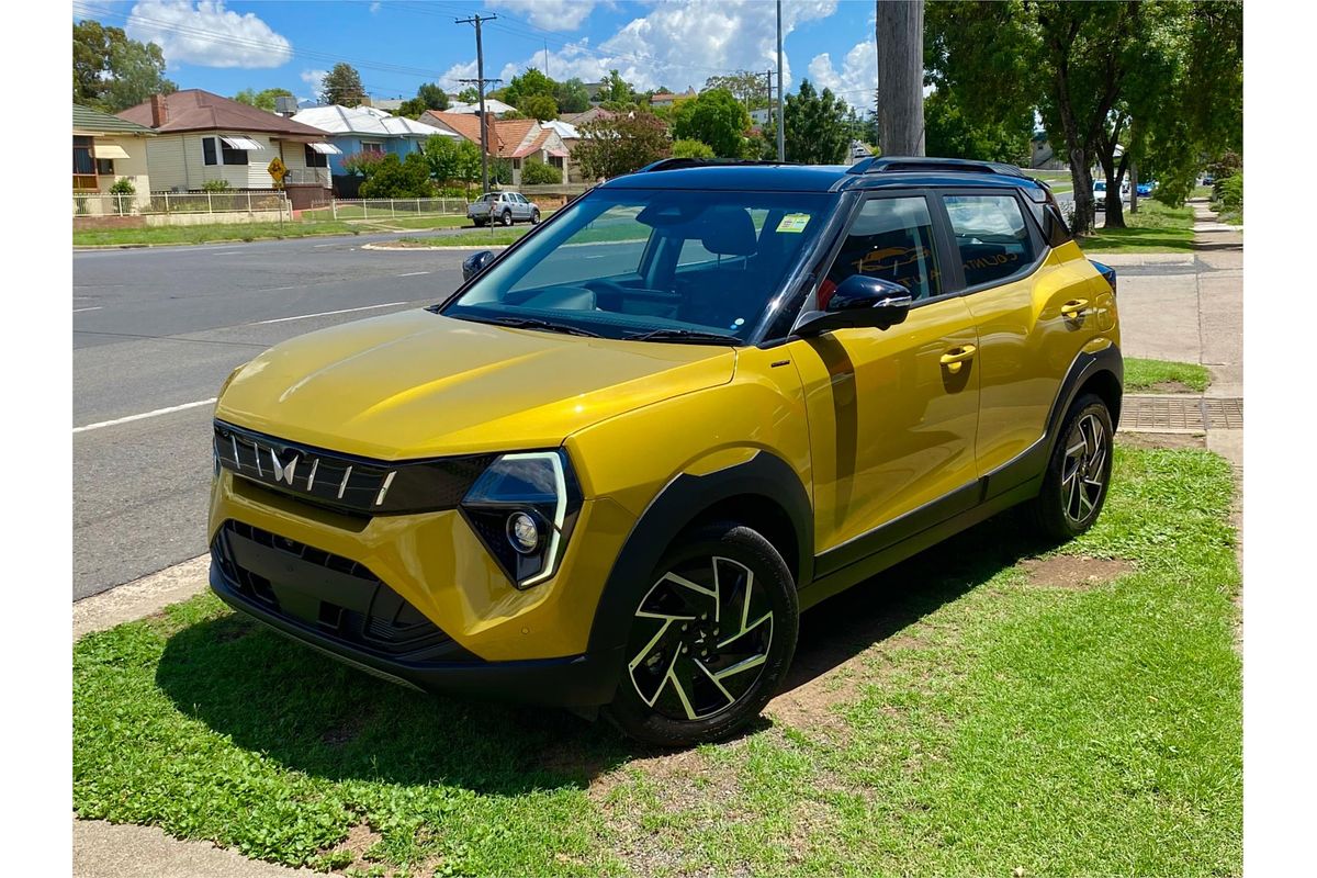 2025 Mahindra XUV3XO AX7L in Citrine Yellow | Used SUV | Stock #1200937 ...