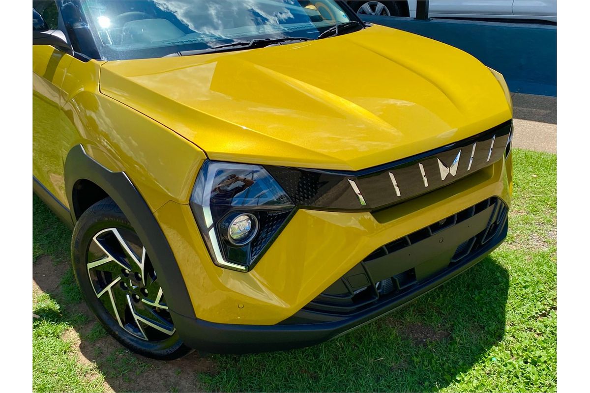 2025 Mahindra XUV3XO AX7L in Citrine Yellow | Used SUV | Stock #1200937 ...