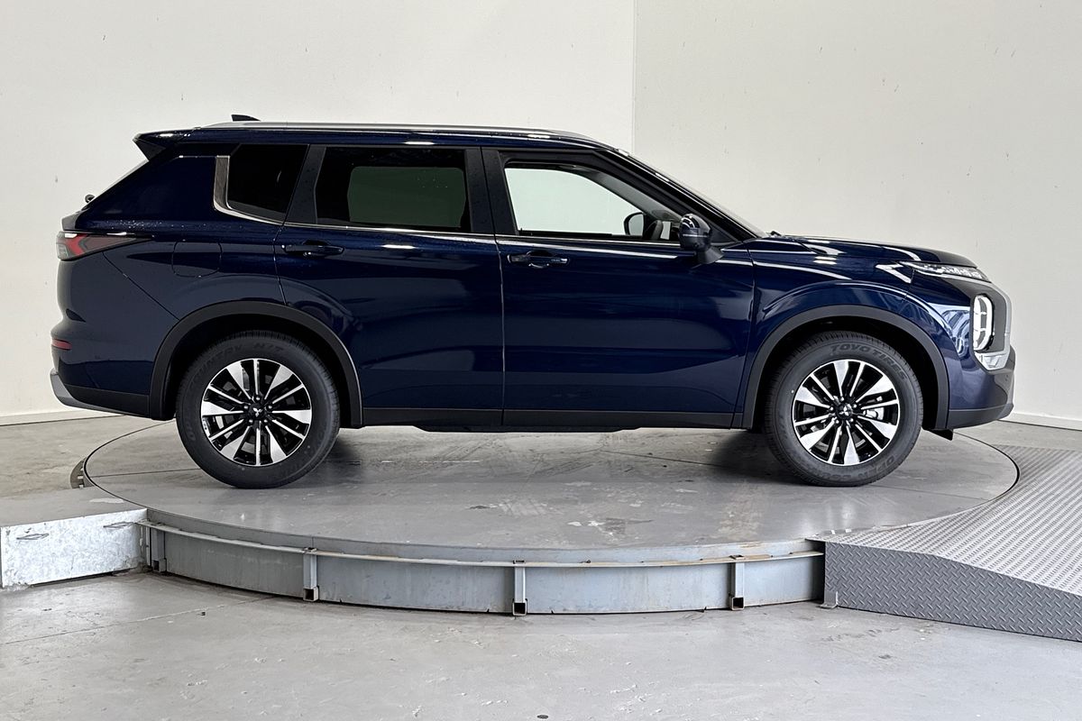 SOLD 2025 Mitsubishi Outlander LS in COSMIC BLUE | Used SUV | Stock # ...