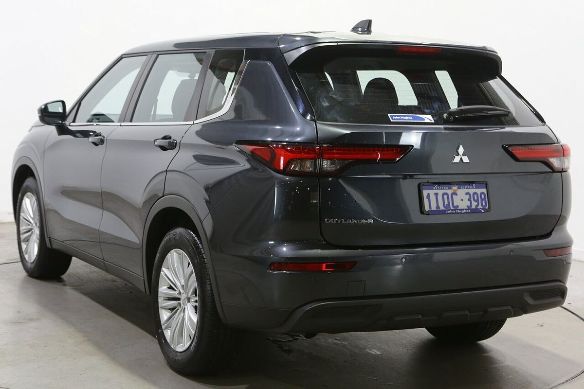 SOLD 2024 Mitsubishi Outlander ES in GRAPHITE GREY | Used SUV | Stock ...