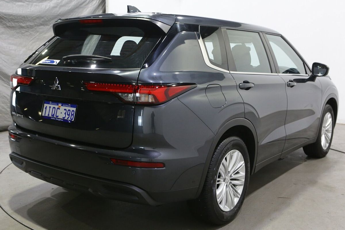 SOLD 2024 Mitsubishi Outlander ES in GRAPHITE GREY | Used SUV | Stock ...