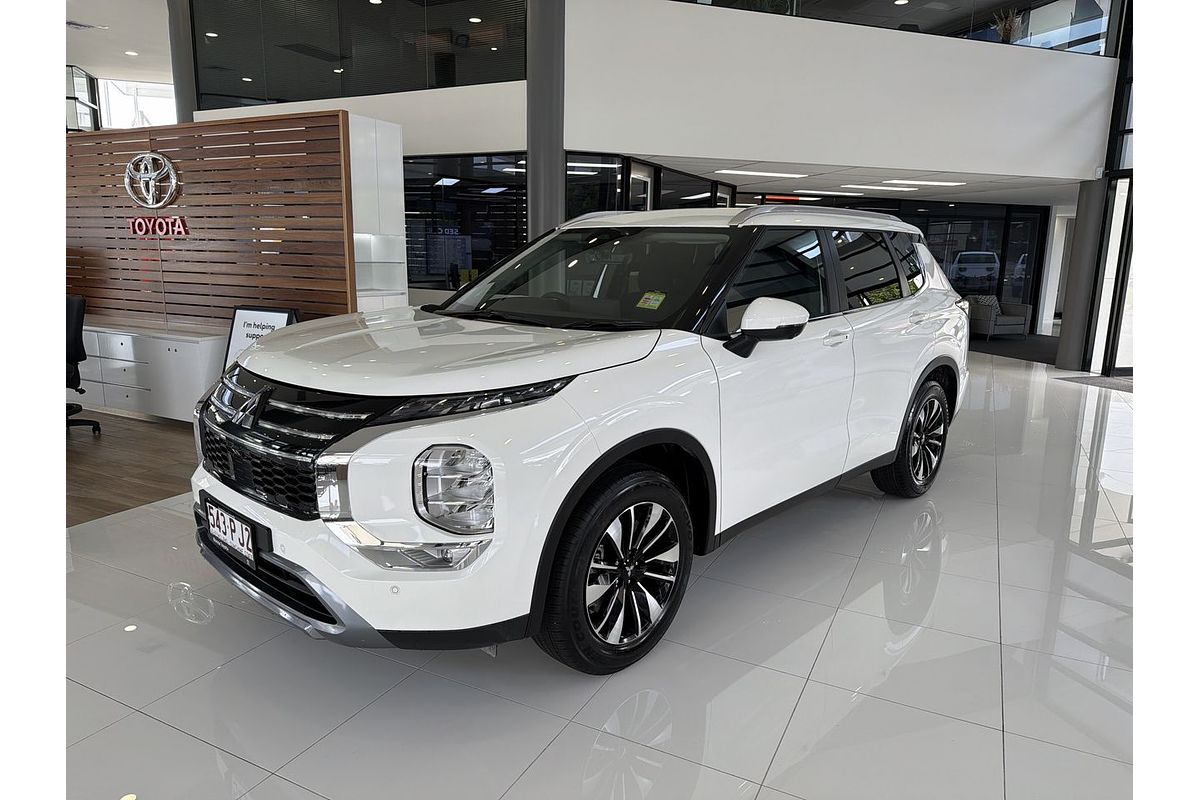 SOLD 2025 Mitsubishi Outlander LS in White | Used SUV | Stock #UC01167 ...