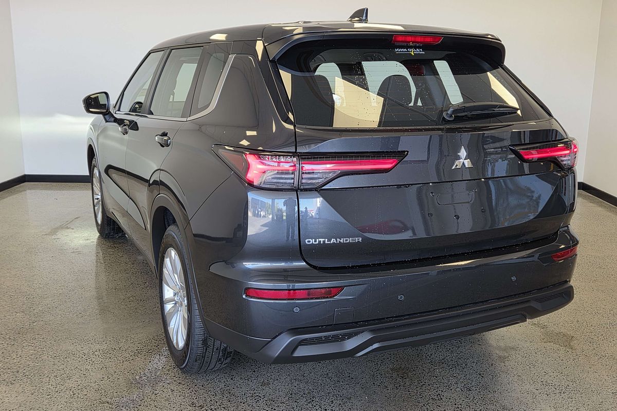 2025 Mitsubishi Outlander ES in GRAPHITE GREY | New SUV | Stock #77892 ...