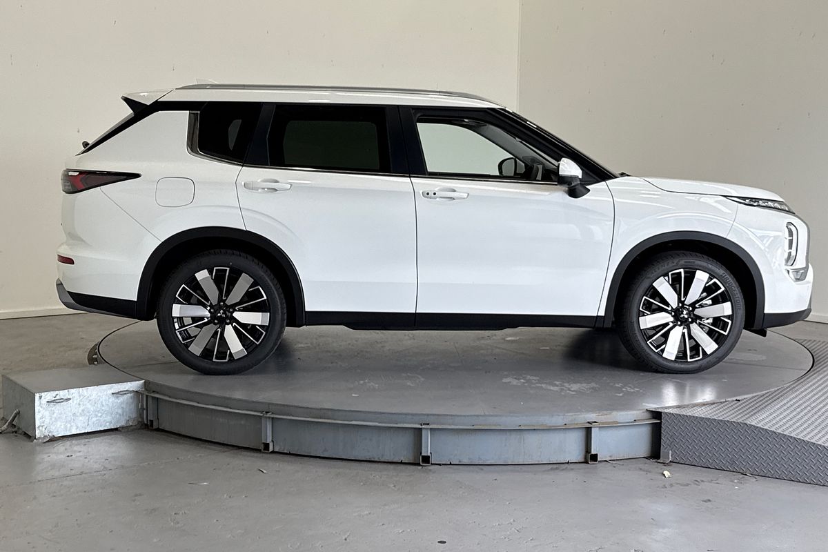 SOLD 2025 Mitsubishi Outlander Aspire in WHITE | Used SUV | Stock # ...