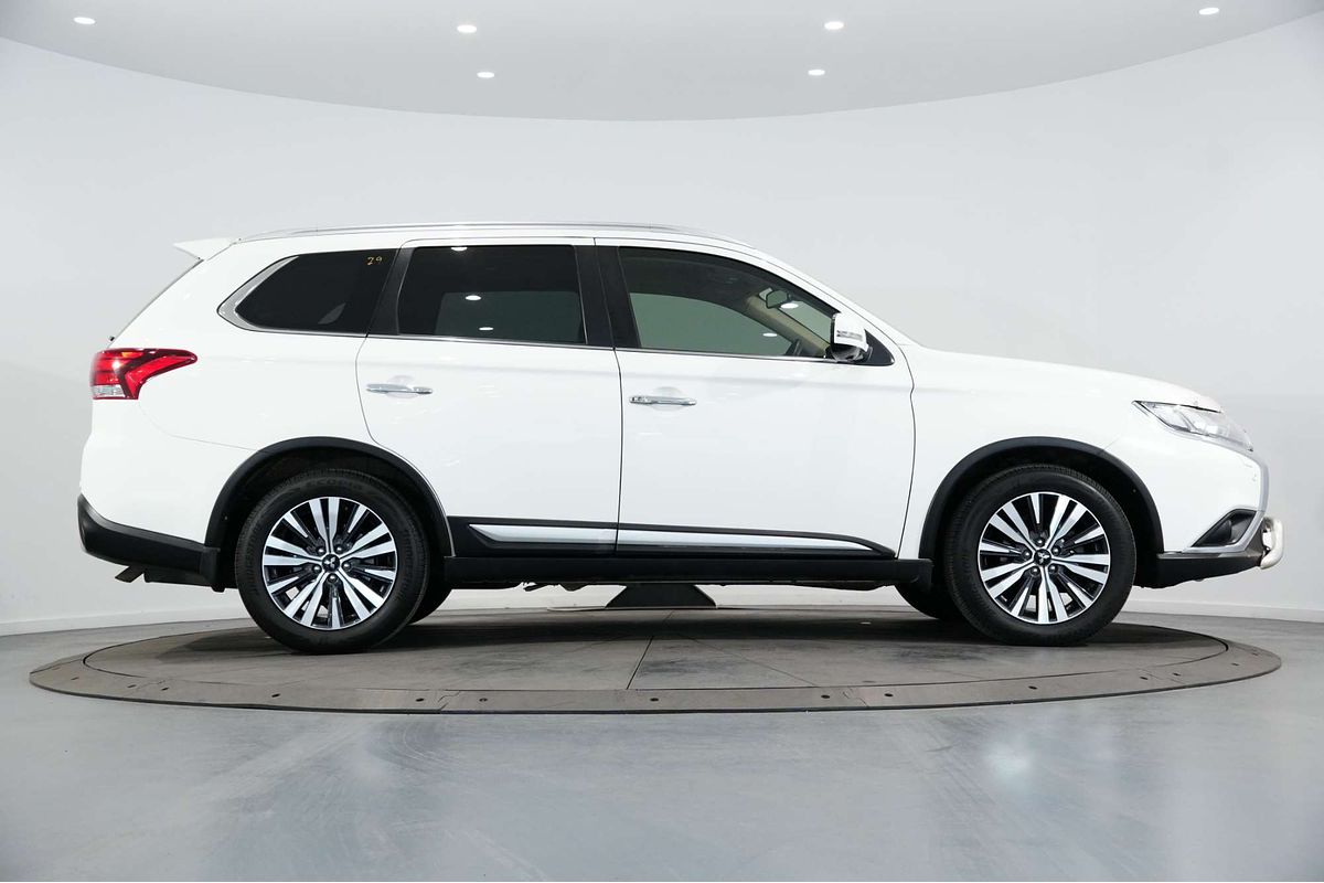 SOLD 2020 Mitsubishi Outlander Exceed in WHITE | Used SUV | Stock ...