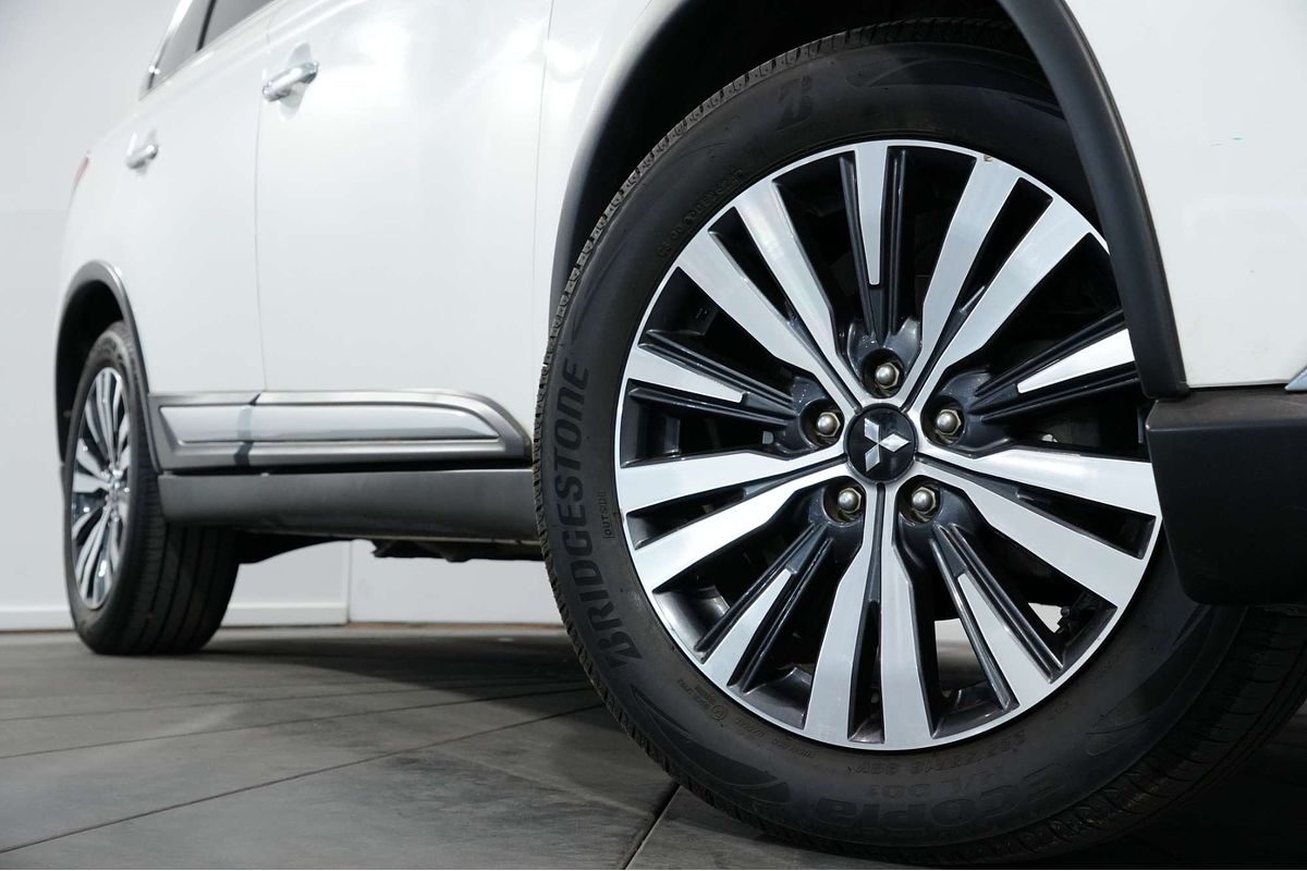 SOLD 2020 Mitsubishi Outlander Exceed in WHITE | Used SUV | Stock ...